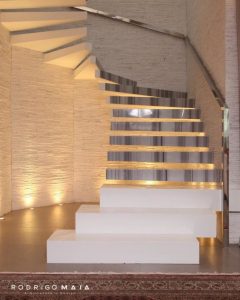 Escada em U: Fotos e dicas para fazer na sua casa