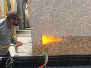 Granito Flameado: O que é, preços e maneiras de usar