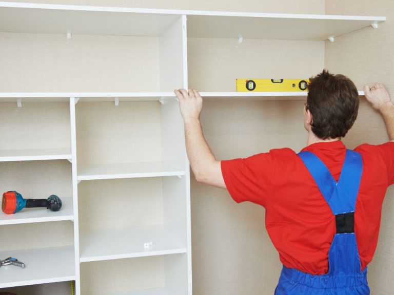 Guarda-roupa embutido na parede: Vale a pena? Quanto custa? É a melhor ...